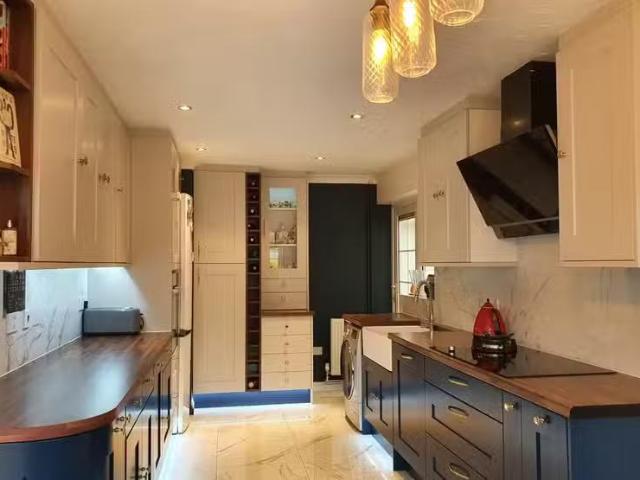 Just in! 2 BA 3 bedroom link detached house for rent in state.