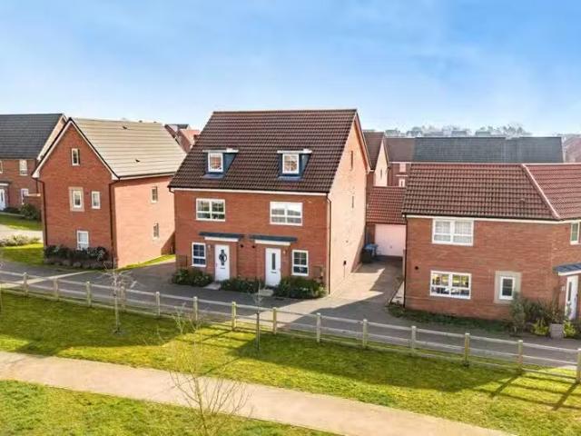 Unique 2 BA 3 bedroom semi detached house for rent in Clement.