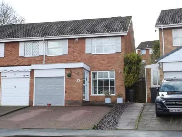 Deal! 2 BA 3 bedroom semi detached house for rent in Blackford.