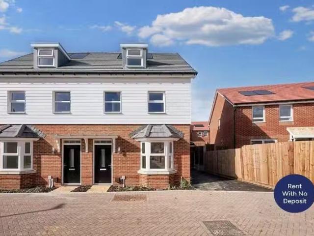 New 2 BA 3 bedroom semi detached house for rent in Fox Lane, S.