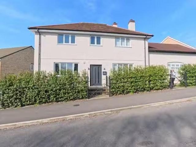 Deal! 2 BA 3 bedroom semi detached house for rent in Somerton.
