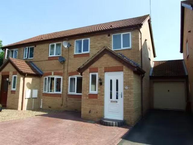 Deal! 2 BA 3 bedroom semi detached house for rent in Strawberr.