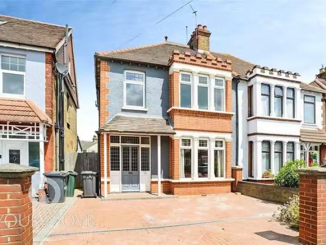 Deal! 2 BA 3 bedroom Semi Detached House to rent, Watling Stre.