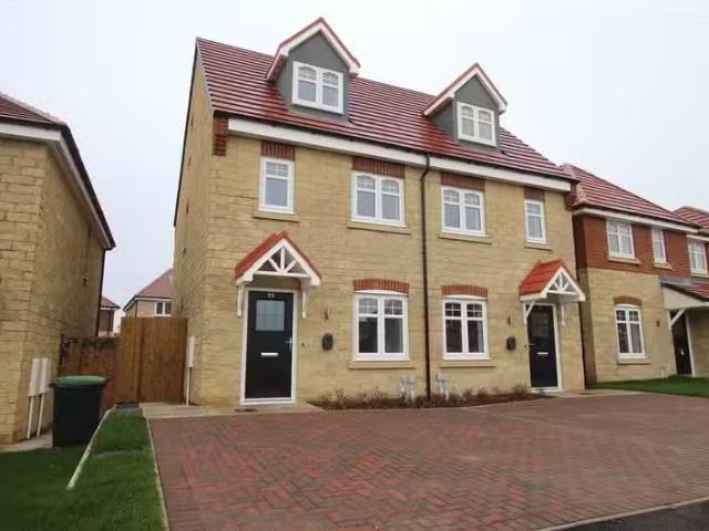 For Rent! 2 BA 3 bedroom Semi Detached House to rent, Catley M.