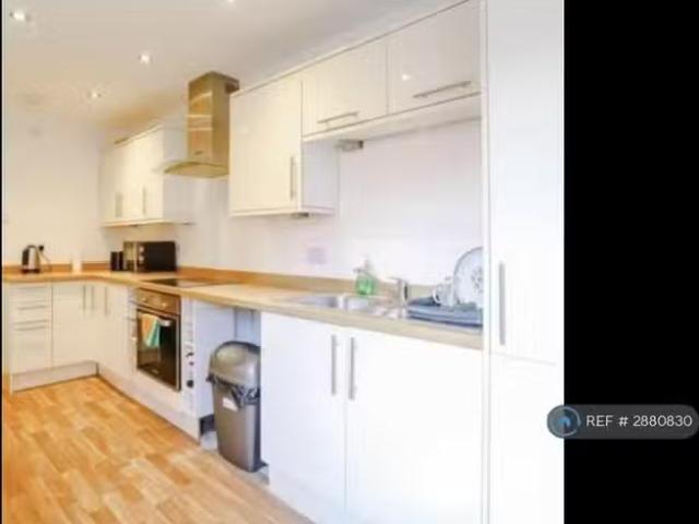 Cozy 2 BA 3 bedroom terraced house for rent in Albion St, Burn.