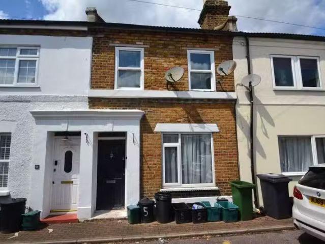 Charming 2 BA 3 bedroom terraced house for rent in Devonshire.