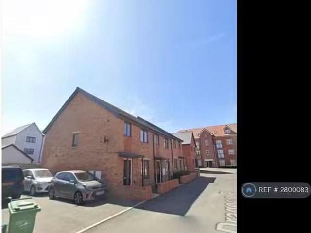 Cozy 2 BA 3 bedroom terraced house for rent in Dragoon Place.