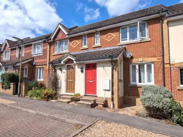 For Rent! 2 BA 3 bedroom terraced house for rent in Knaphill.