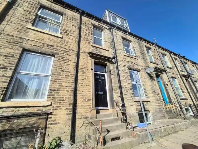 Just in! 2 BA 1 bedroom apartment for rent in Coleridge Street.