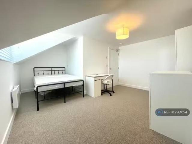 Deal! 2 BA 1 bedroom flat share for rent in Staple Hill, Brist.