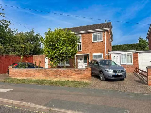 Cozy 2 BA 1 bedroom house share for rent in Nuffield Road, Cam.