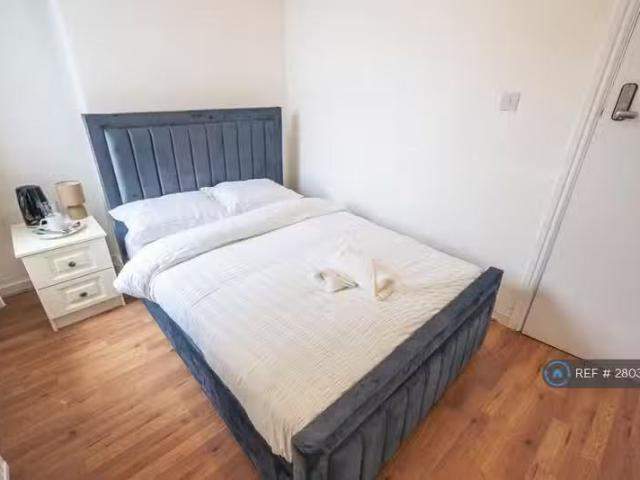 Just in! 2 BA 1 bedroom house share for rent in Hawthorne Road.