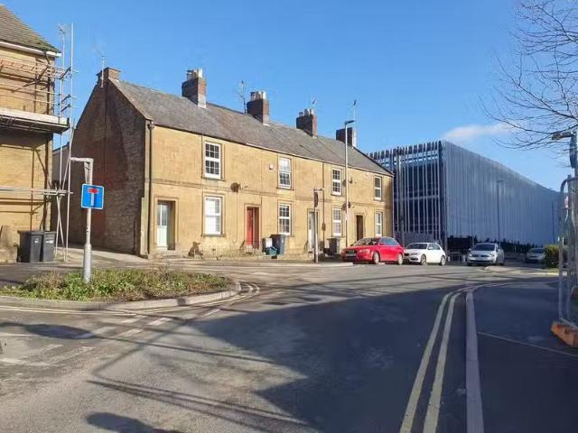 Rental! 2 BA 1 bedroom house share for rent in Higher Kingston.