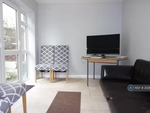 Deal! 2 BA 1 bedroom house share for rent in Peter Place, Crew.