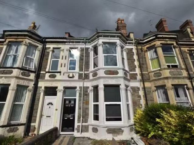 Cozy 2 BA 1 bedroom terraced house for rent in Room 6, Ashley.
