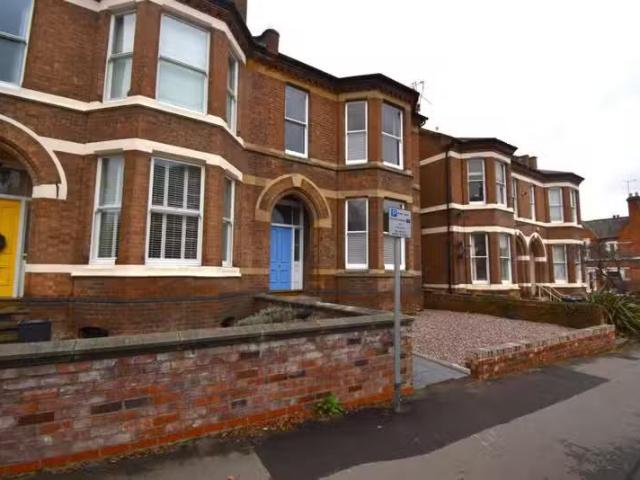 Cozy 2 BA 2 bedroom apartment for rent in 12 Warwick Place, Le.