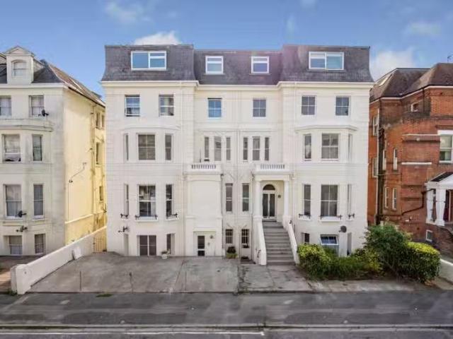 Just in! 2 BA 2 bedroom apartment for rent in Trinity Gardens.
