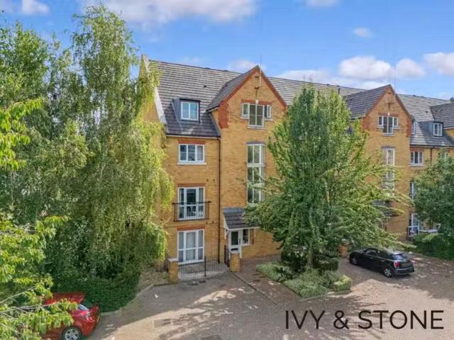 Just in! 2 BA 2 bedroom apartment for rent in Turner Street, L.