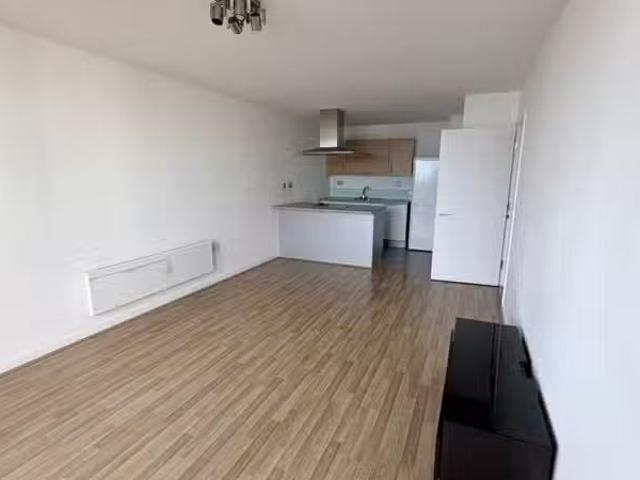 Charming 2 BA 2 bedroom apartment for rent in Warton Road, Lon.