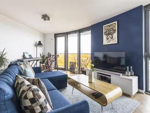 Cheap 2 BA 2 bedroom apartment for rent in Warton Road, Stratf.