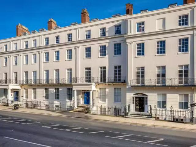 Just in! 2 BA 2 bedroom apartment for rent in William House, 3.