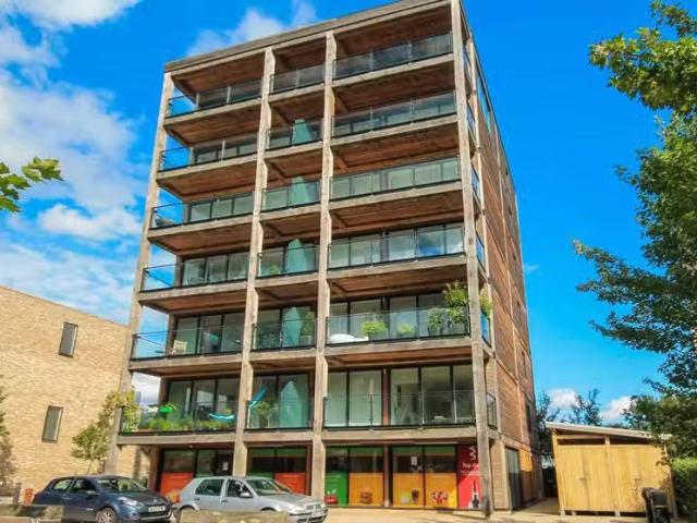 Rental! 2 BA 2 bedroom apartment for rent in Aberdeen Avenue.