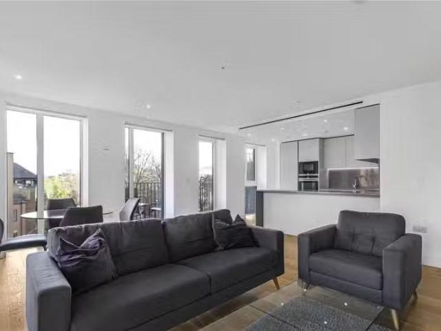 Rental! 2 BA 2 bedroom apartment for rent in Ariel House, Wapp.