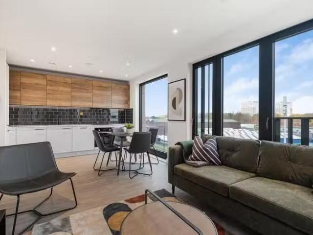 Just in! 2 BA 2 bedroom apartment for rent in Belmont Wharf, G.