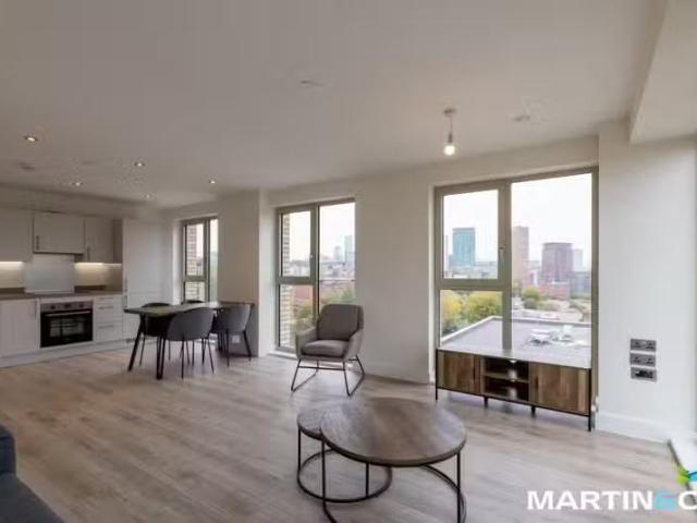 Cozy 2 BA 2 bedroom apartment for rent in Boulevard Plaza, Bri.