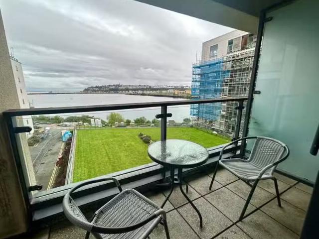 Nice 2 BA 2 bedroom apartment for rent in Caldey Island House.
