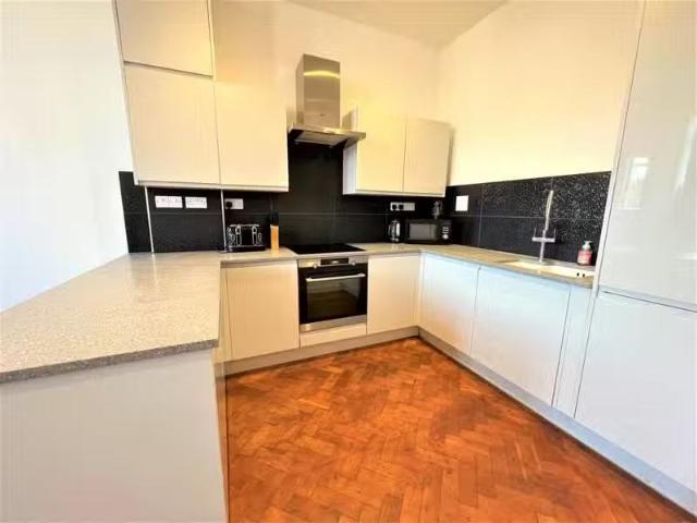 Unique 2 BA 2 bedroom apartment for rent in Fore Street, EXETE.