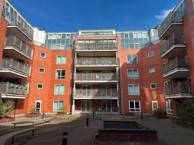 Just in! 2 BA 2 bedroom apartment for rent in Heritage Court.