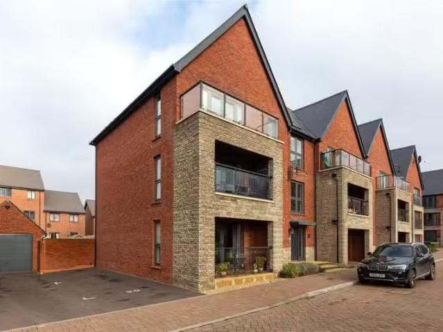 Unique 2 BA 2 bedroom apartment for rent in Jenkins Way, Frenc.