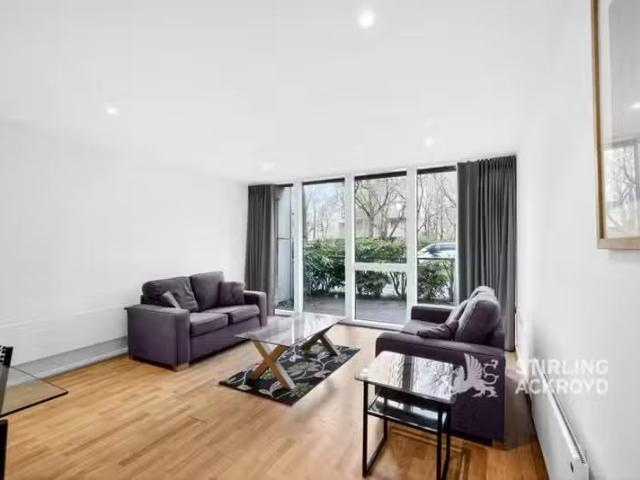 Nice 2 BA 2 bedroom apartment for rent in Lever Street, London.