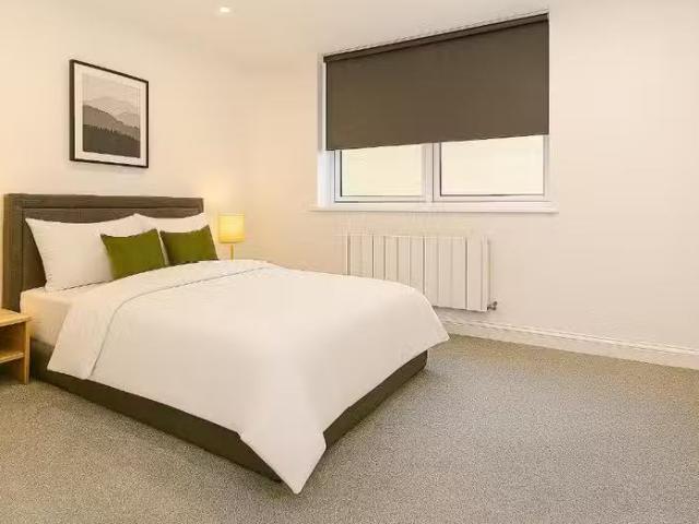 Deal! 2 BA 2 bedroom apartment for rent in Lichfield Road, Sut.
