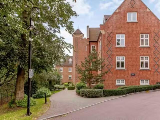 New 2 BA 2 bedroom apartment for rent in Nightingale Court, Th.