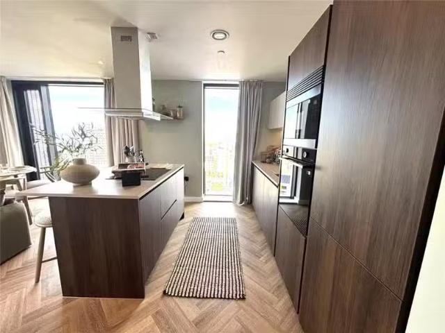 Unique 2 BA 2 bedroom apartment for rent in One Eastside, 2 Je.