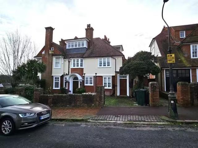 Unique 2 BA 2 bedroom apartment for rent in Rowsley Road, East.