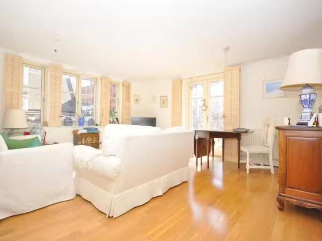 Unique 2 BA 2 bedroom apartment for rent in St Georges Place.