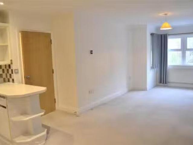For Rent! 2 BA 2 bedroom apartment for rent in Sunnydene Road.