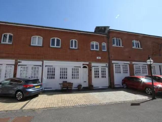 For Rent! 2 BA 2 bedroom cottage for rent in De Walden Mews, M.