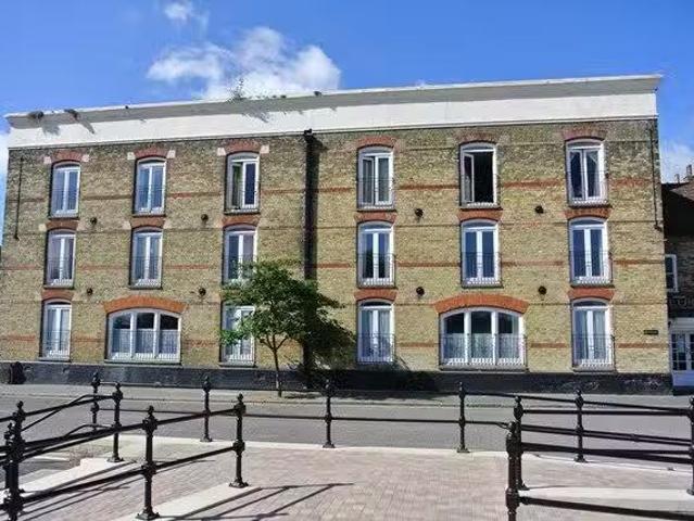 Deal! 2 BA 2 bedroom flat for rent in 1 Gardners Quay, Upper S.