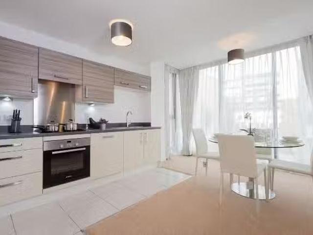 Rental! 2 BA 2 bedroom flat for rent in Canons Way, Bristol, BS1