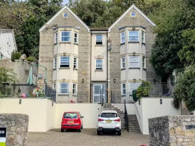 Cozy 2 BA 2 bedroom flat for rent in Cecil Road, Weston super.
