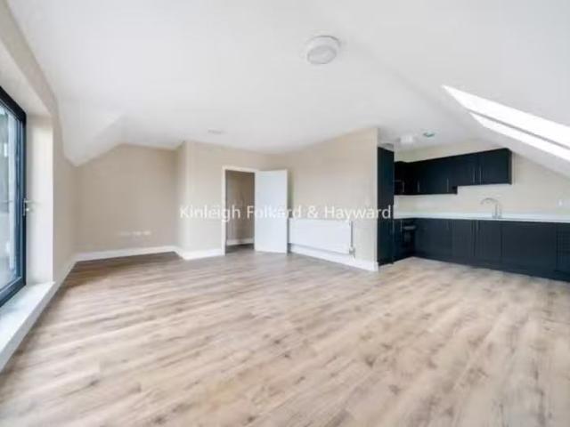 Charming 2 BA 2 bedroom flat for rent in Croft Avenue, West Wi.