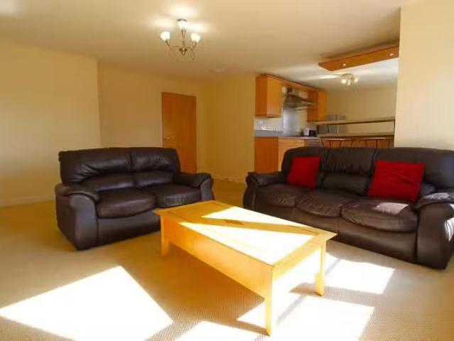 Nice 2 BA 2 bedroom flat for rent in Affleck Street, Mid Floor.