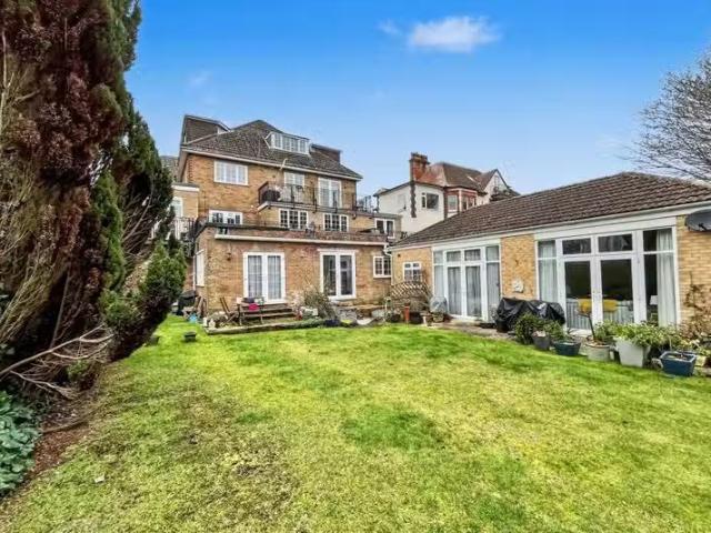 Rental! 2 BA 2 bedroom flat for rent in Alum Chine, BH4