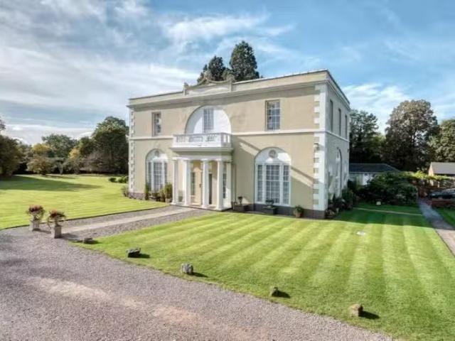 For Rent! 2 BA 2 bedroom flat for rent in Beoley Hall, Ickniel.