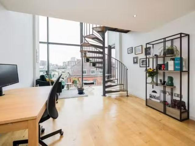 Rental! 2 BA 2 bedroom flat for rent in Brewhouse Yard, Clerke.