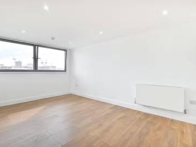 New 2 BA 2 bedroom flat for rent in High Road, Wembley, HA9